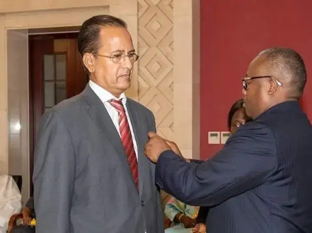 Le consul mauritanien en Guinée Bissau décoré par le président Embalô