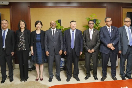 Le ministre de l'Economie tient une séance de travail avec le président ...